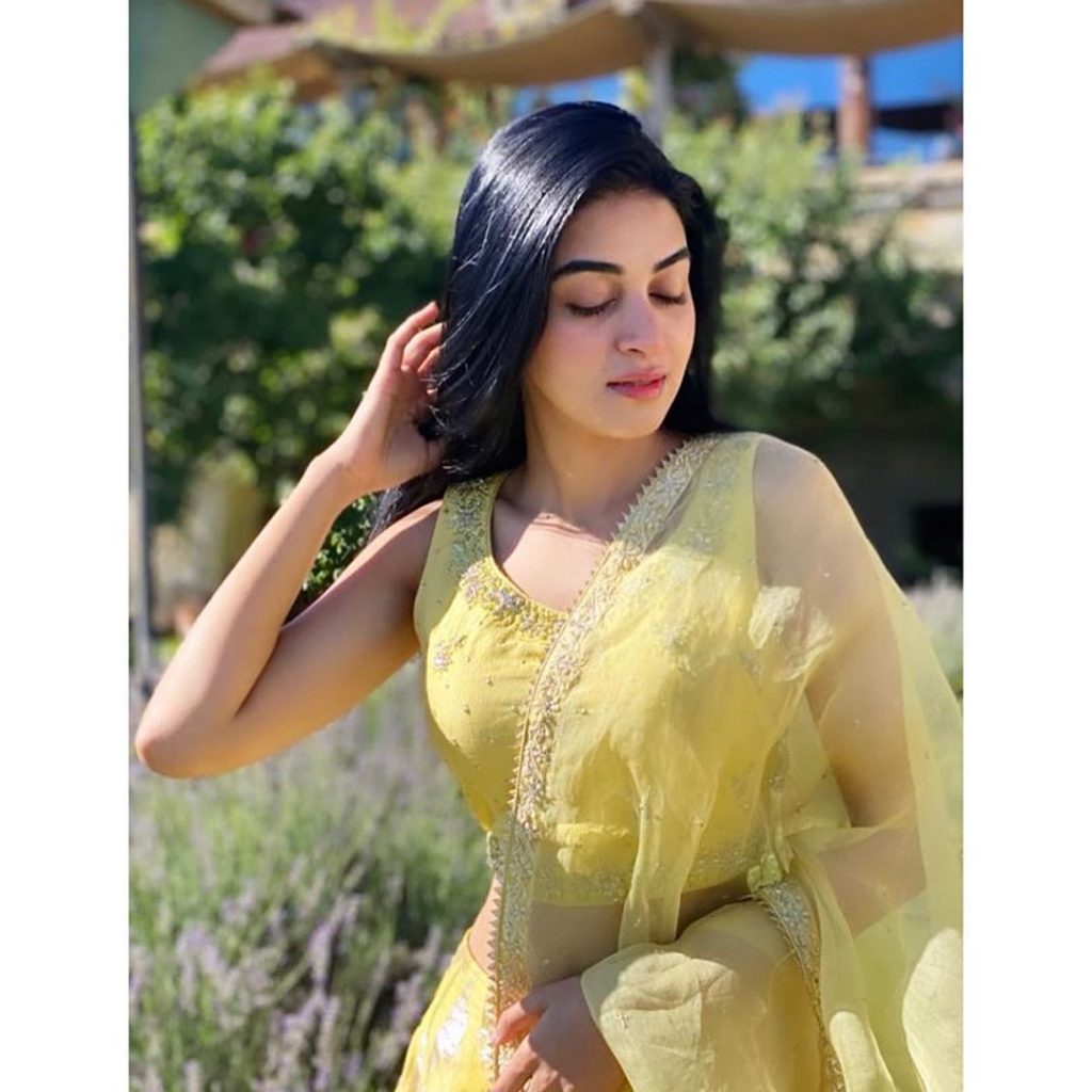 Actress Anmol Baloch is Looking Stunning in this Beautiful Yellow Dress ...