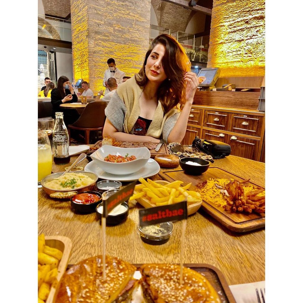 Actress Areeba Habib Beautiful Pictures from Her Trip to Turkey ...
