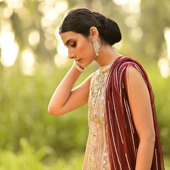 Eman Suleman Looks Gorgeous In Latest Shoot | Reviewit.pk