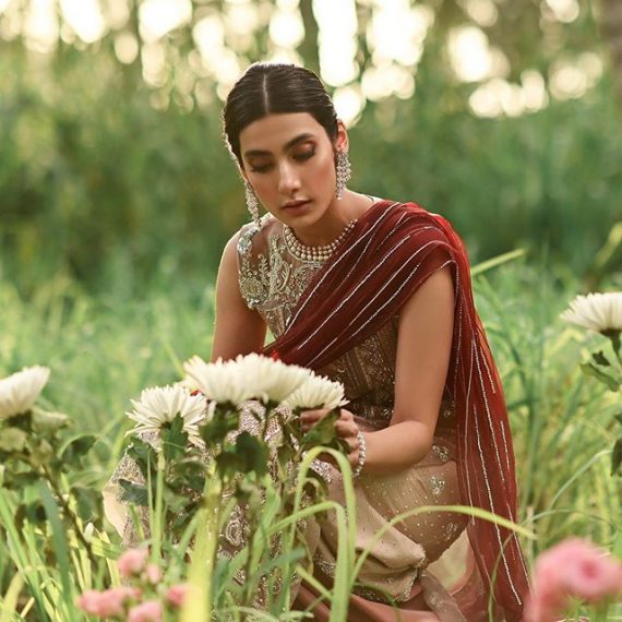 Eman Suleman Looks Gorgeous In Latest Shoot | Reviewit.pk