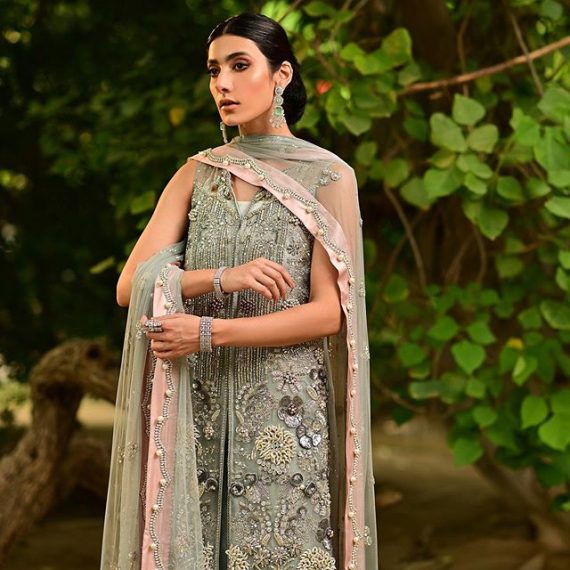 Eman Suleman Looks Gorgeous In Latest Shoot | Reviewit.pk