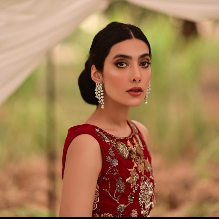 Eman Suleman Looks Gorgeous In Latest Shoot | Reviewit.pk