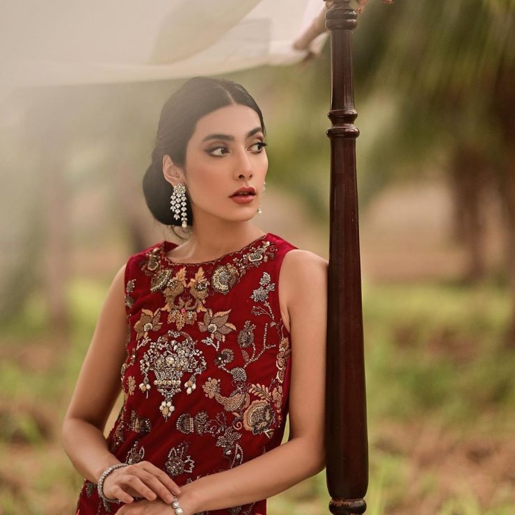 Eman Suleman Looks Gorgeous In Latest Shoot | Reviewit.pk