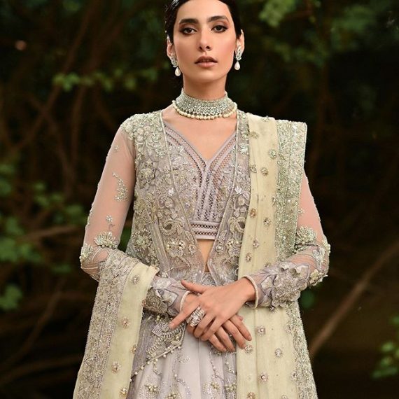 Eman Suleman Looks Gorgeous In Latest Shoot | Reviewit.pk