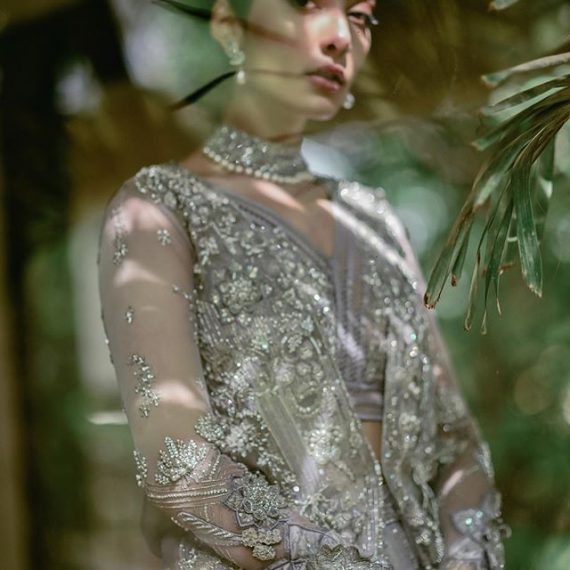 Eman Suleman Looks Gorgeous In Latest Shoot | Reviewit.pk