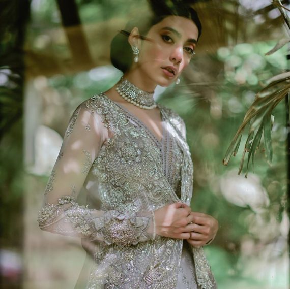 Eman Suleman Looks Gorgeous In Latest Shoot | Reviewit.pk