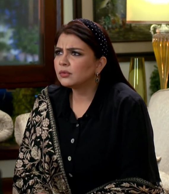 Beautiful Dresses of Faiza Hassan From Drama Serial Nand | Reviewit.pk