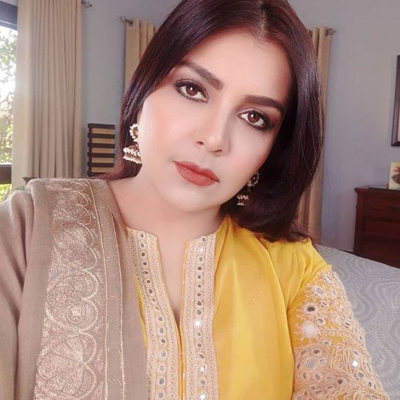 Faiza Hassan Has Advice For All Evil Nands | Reviewit.pk