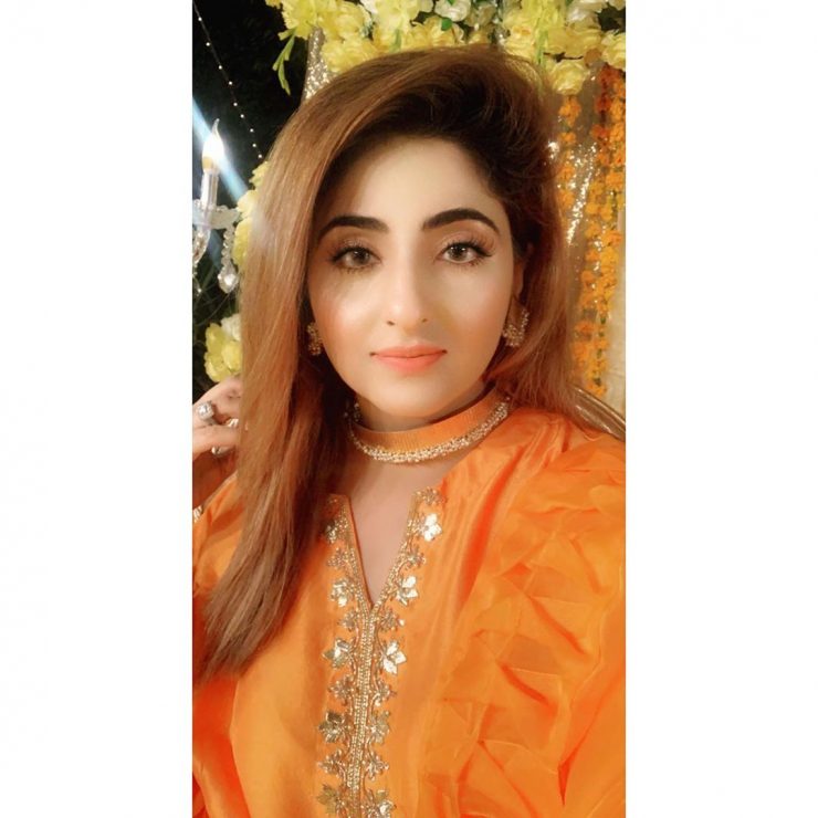 Actress Fatima Sohail is Looking Gorgeous at Friends Wedding | Reviewit.pk