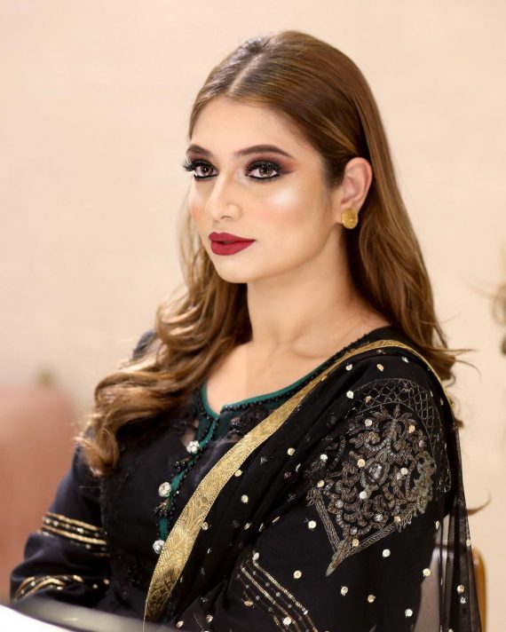 Hanish Qureshi Looks Stunning At Her Friend's Wedding | Reviewit.pk