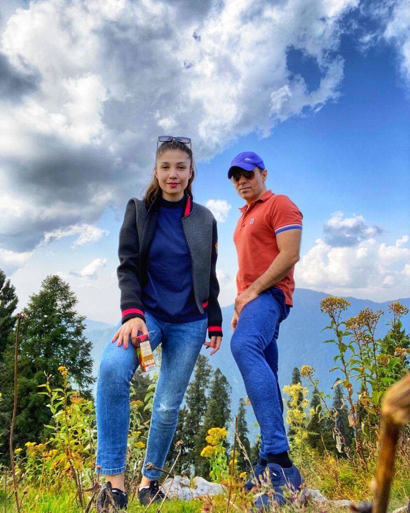 Singer Haroon Rashid Beautiful Clicks with his Wife Farwa | Reviewit.pk