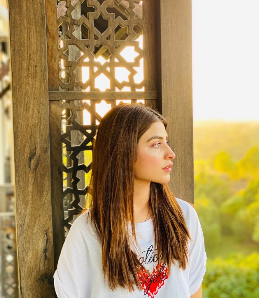 Actress Kinza Hashmi Beautiful Clips from her Trip to Turkey | Reviewit.pk