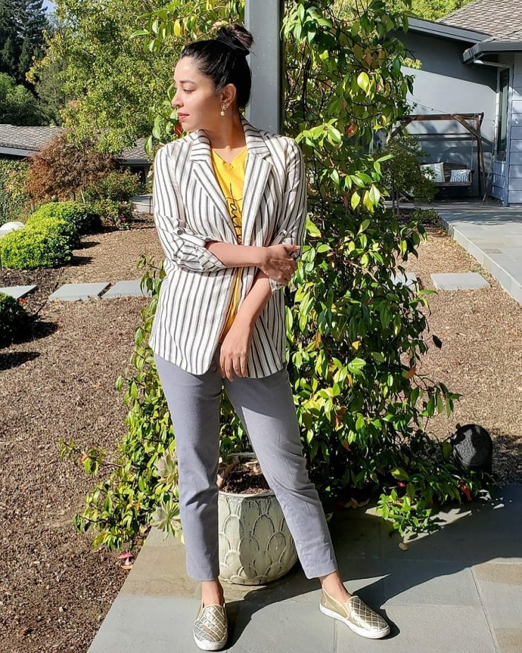 Singer Komal Rizvi Latest Beautiful Photos from USA | Reviewit.pk