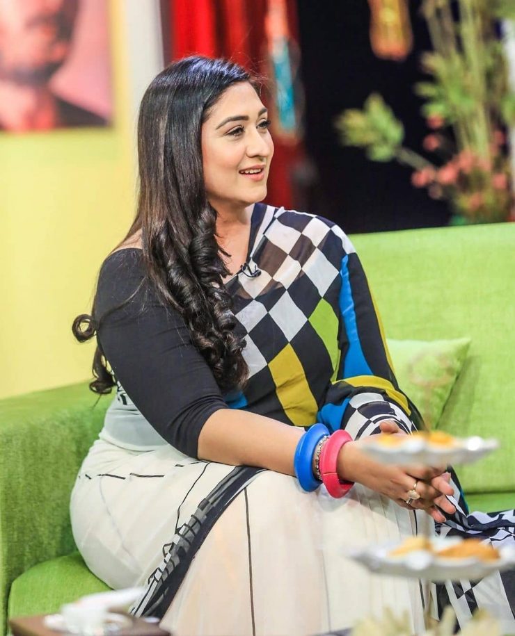 Actress Madiha Rizvi Latest Pictures with her Cute Daughters | Reviewit.pk