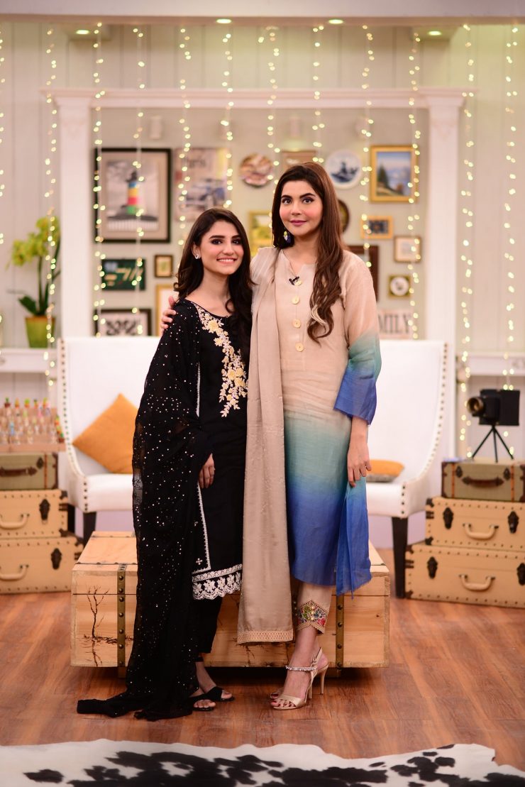 Nimra Ali's First Makeup Tutorial And Public Appreciation | Reviewit.pk