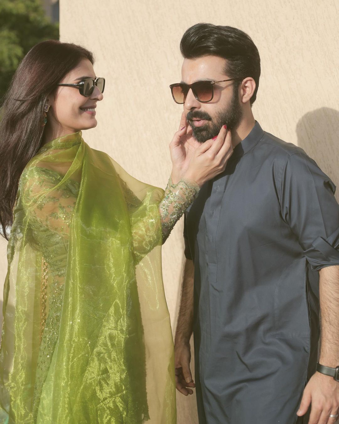 Sadia Ghaffar Glows With Joy After Meeting Husband | Reviewit.pk