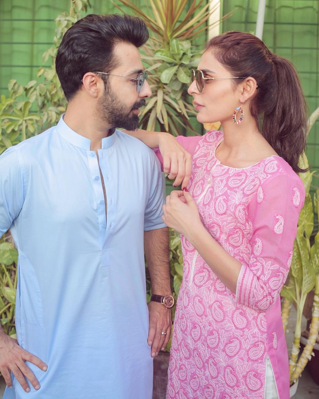 Sadia Ghaffar Glows With Joy After Meeting Husband | Reviewit.pk