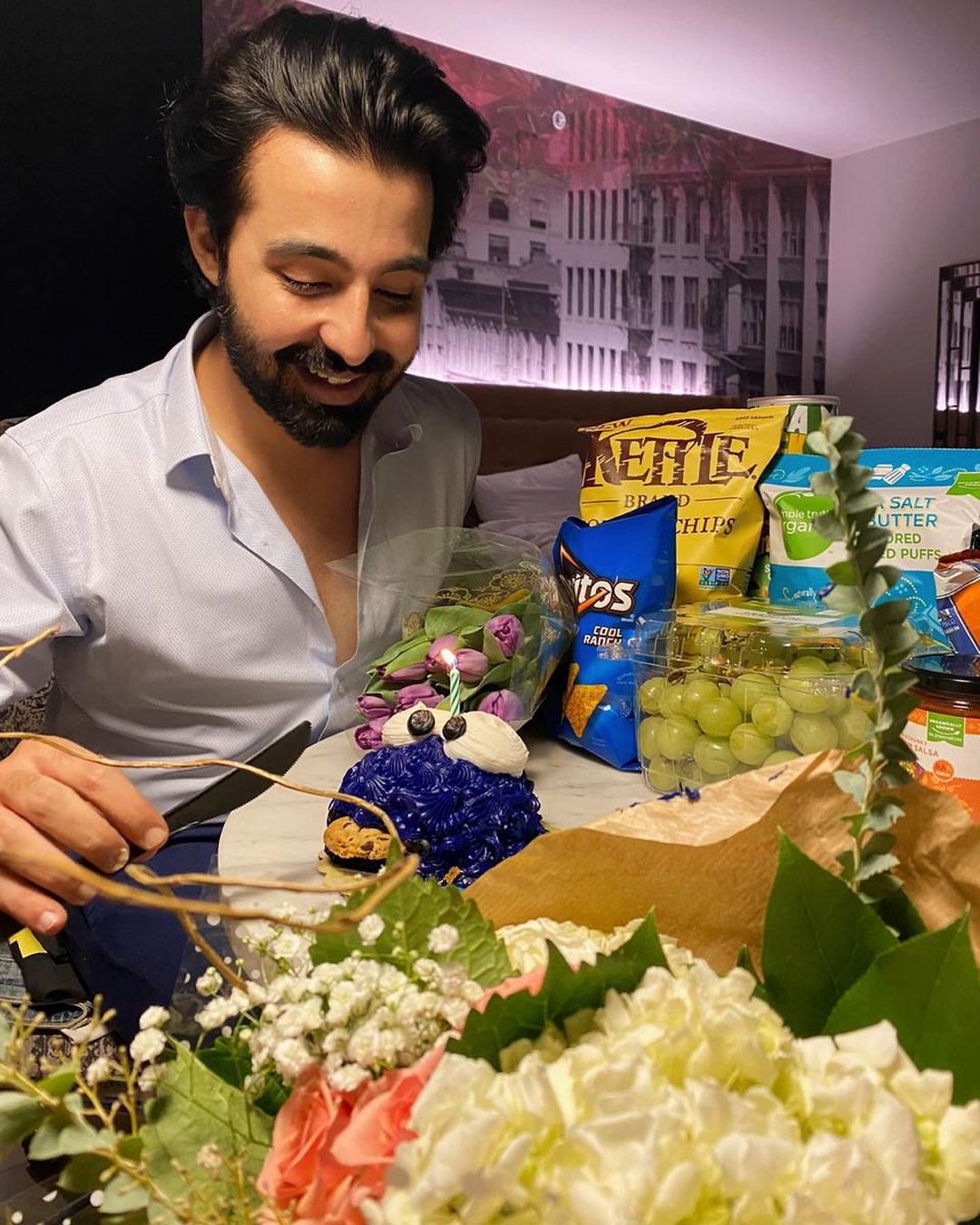 Sadia Ghaffar Glows With Joy After Meeting Husband | Reviewit.pk