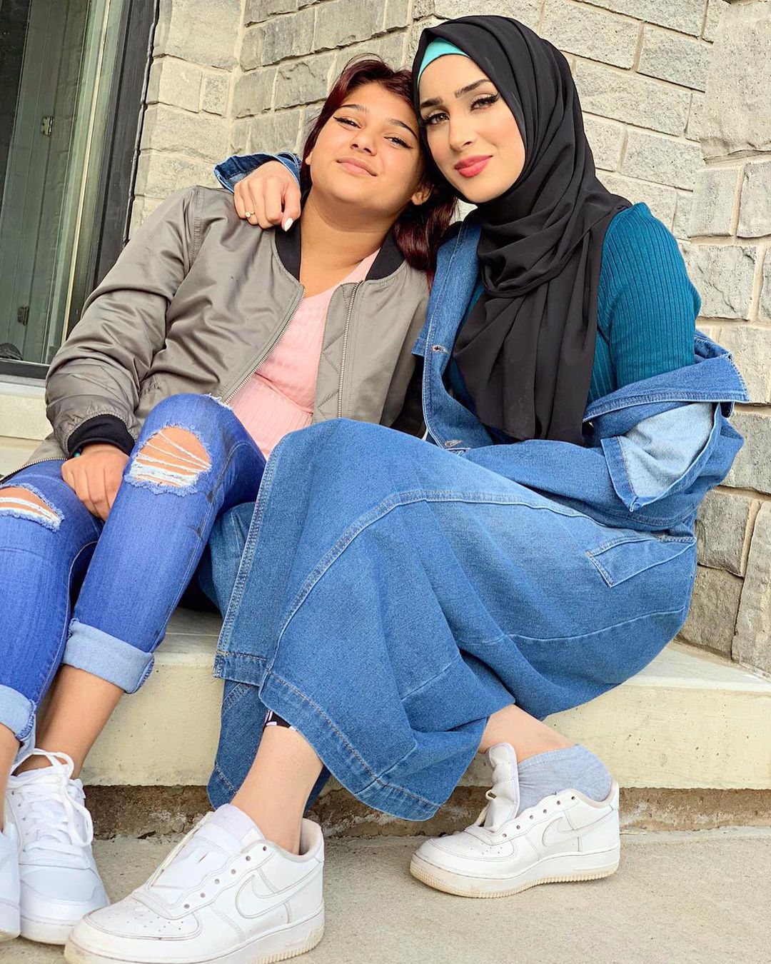 Sham Idrees Celebrated Birthday With Family | Reviewit.pk