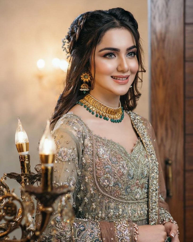 Syeda Tuba Aamir is Looking Gorgeous in Her Latest Shoot | Reviewit.pk