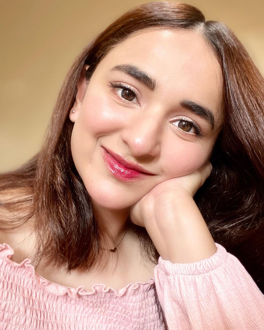 Yasra Rizvi Showers Love On Yumna Zaidi | Reviewit.pk