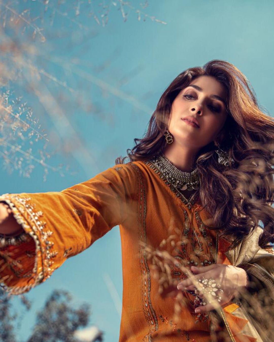 Ayeza Khan Nails The Ethereal Look In Her Latest Shoot | Reviewit.pk