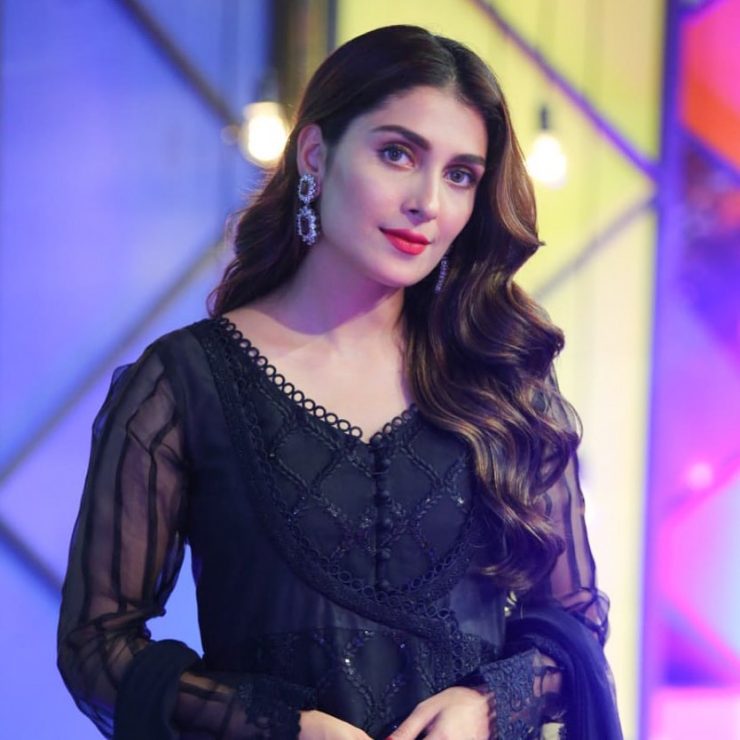 Ayeza Khan Nails The Ethereal Look In Her Latest Shoot | Reviewit.pk