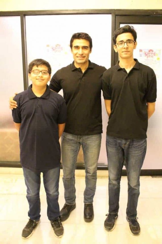 Beautiful Pictures Of Farhan Ally Agha And His Family | Reviewit.pk