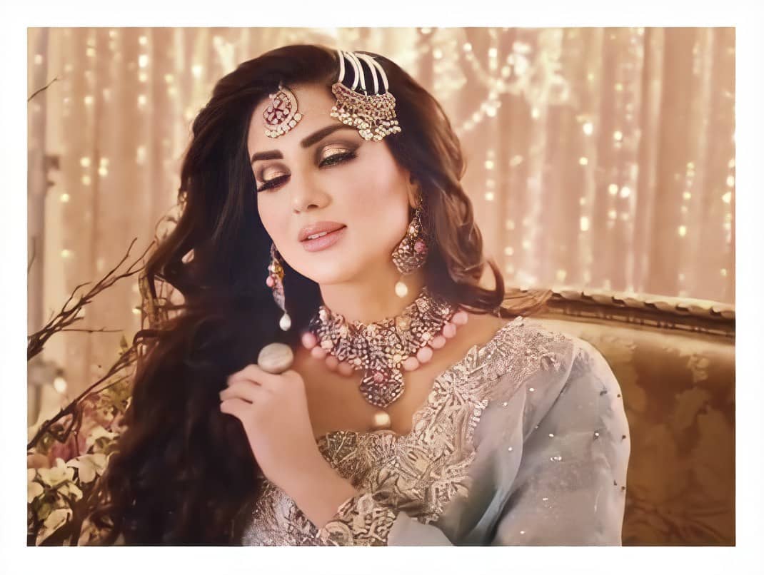 Fiza Ali Chosen As A Model For The Latest Shoot Of Hadiqa Kiani Salon ...