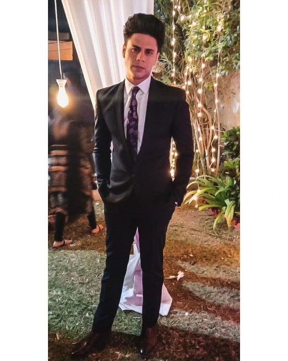 Cool Pictures of Haris Waheed - Latest | Reviewit.pk