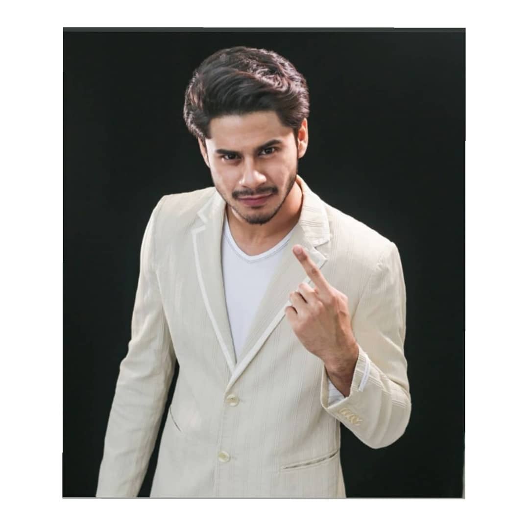 Cool Pictures of Haris Waheed - Latest | Reviewit.pk