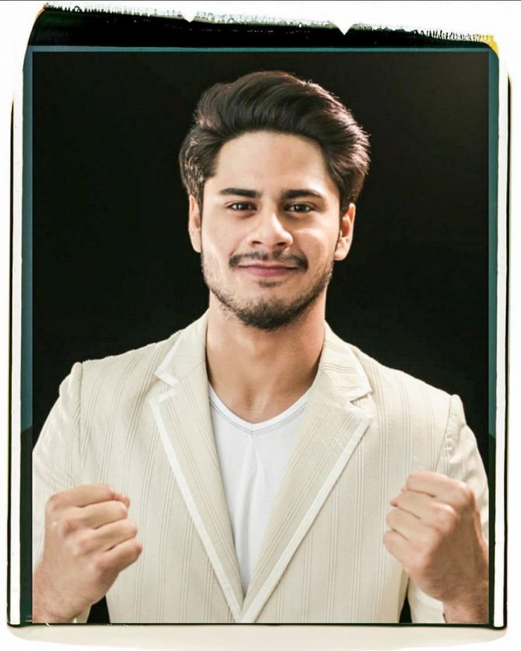 Cool Pictures of Haris Waheed - Latest | Reviewit.pk