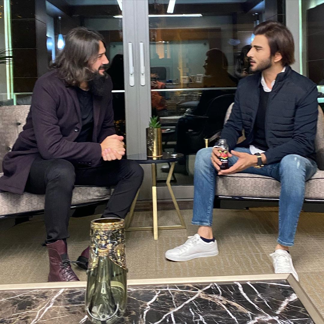 Imran Abbas Meets The Famous Turkish Star | Reviewit.pk