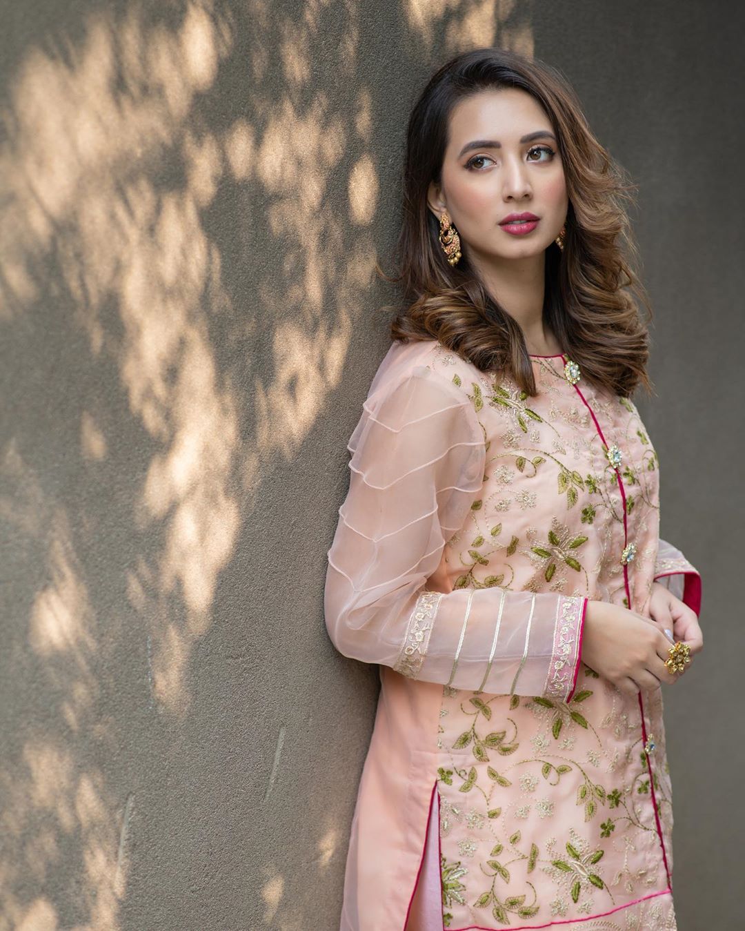 Komal Aziz Khan Feels Safer Abroad Than In Pakistan | Reviewit.pk