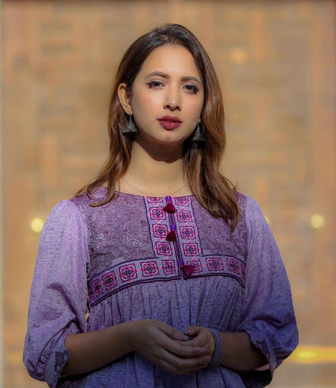 Komal Aziz Khan Feels Safer Abroad Than In Pakistan | Reviewit.pk