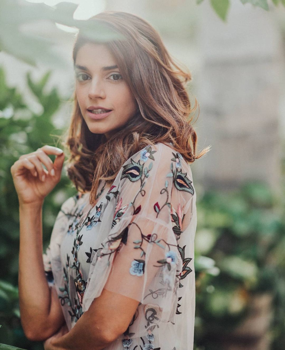 Sanam Saeed Looks Mesmerizing In Her Latest Shoot | Reviewit.pk