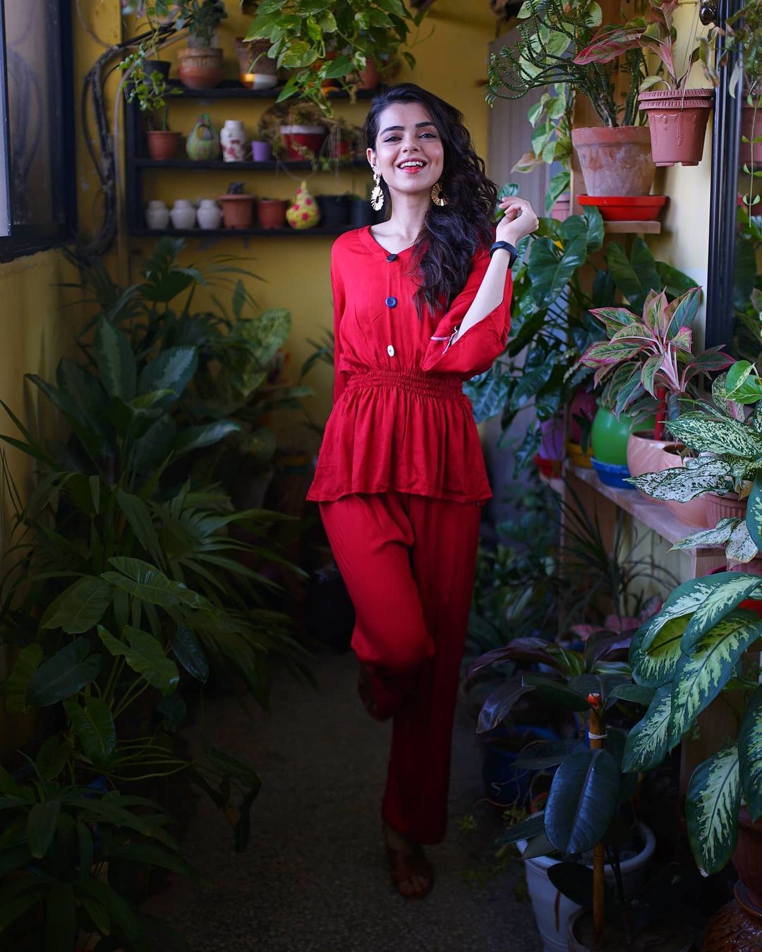 Srha Asgr Dolls Herself Up In Just Ten Minutes | Reviewit.pk