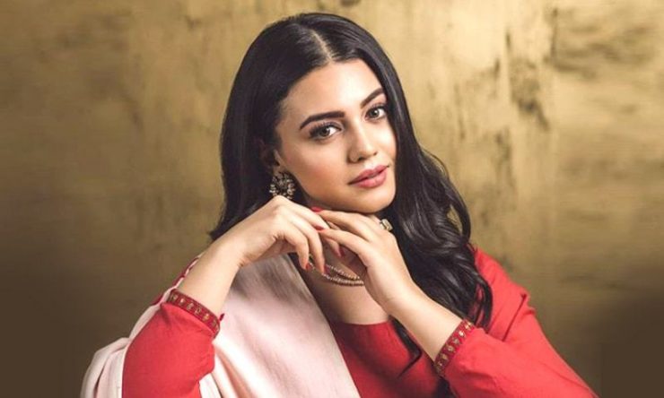 Zara Noor Abbas Reveals Her Real Age | Reviewit.pk