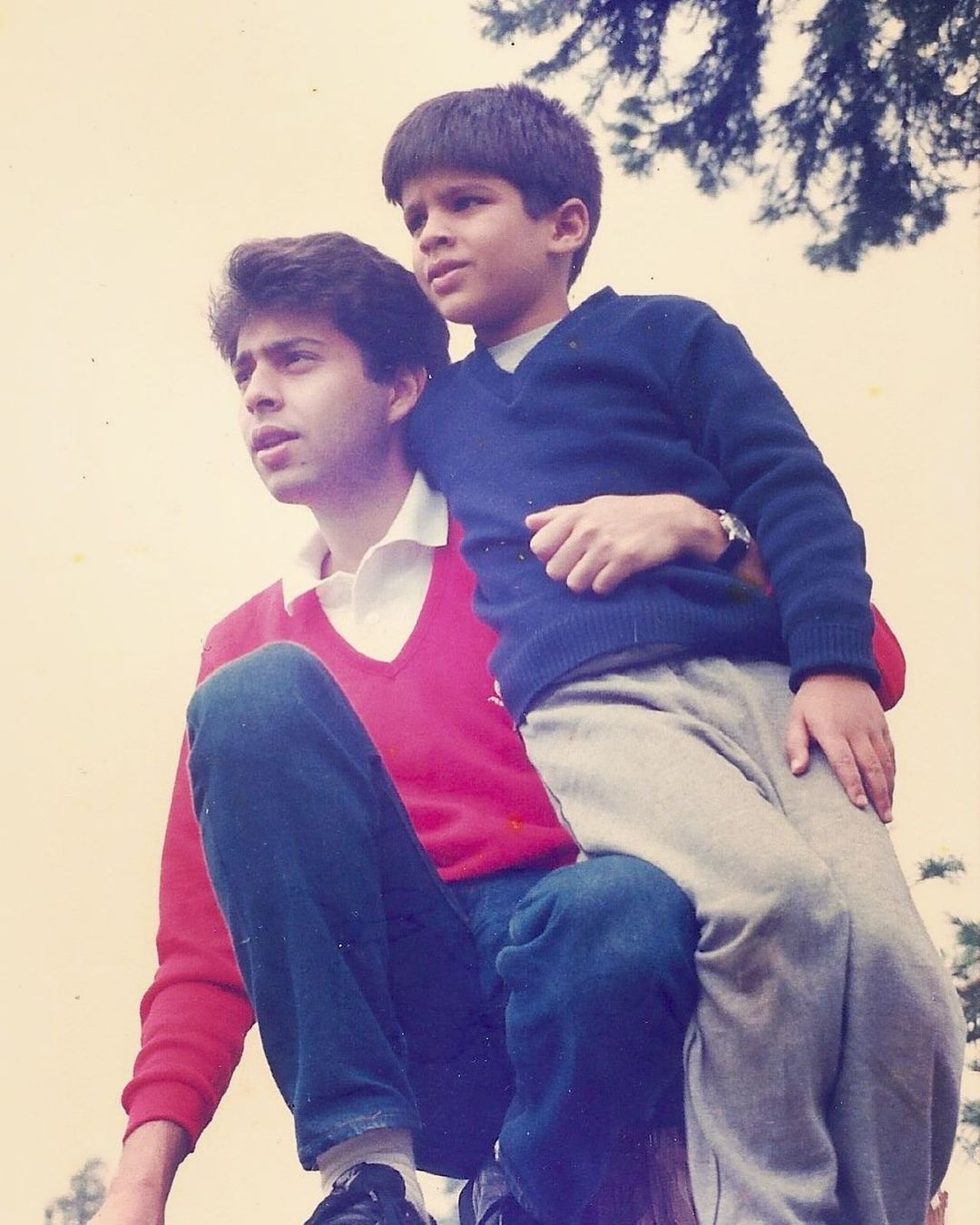 Lovely Photos Of Adnan Malik With His Family | Reviewit.pk