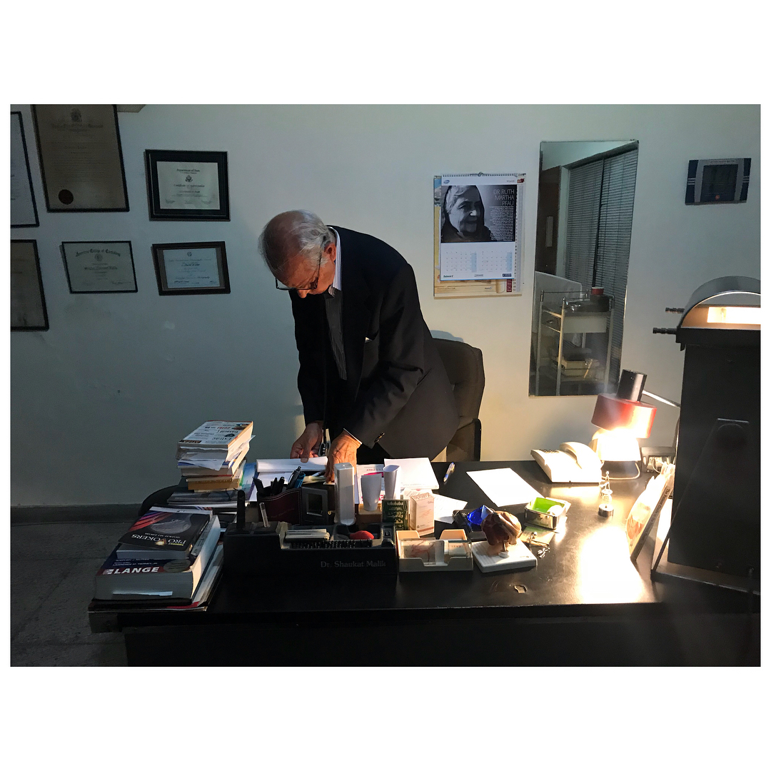 Lovely Photos Of Adnan Malik With His Family | Reviewit.pk