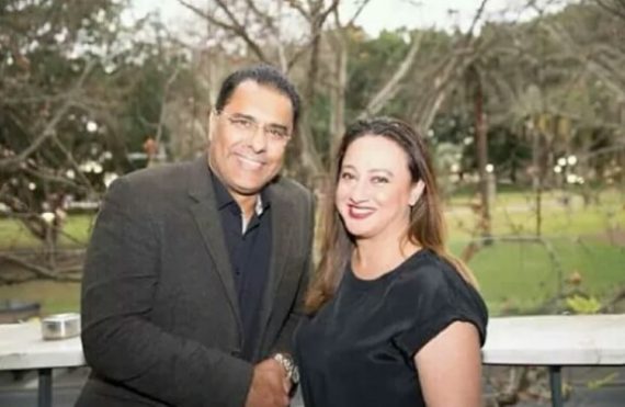 25 Pictures Of The Famous Waqar Younis With Family | Reviewit.pk