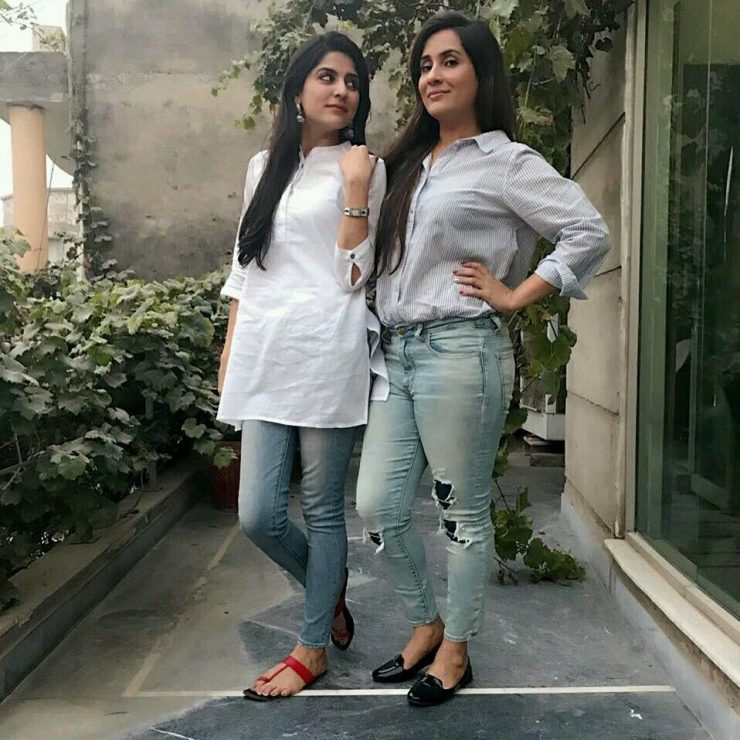 25 Adorable Photos Of Sanam Baloch With Her Sisters | Reviewit.pk