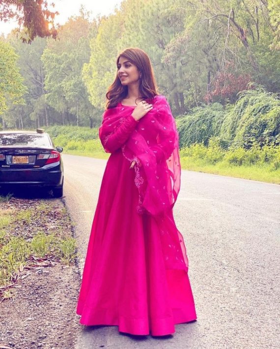 16 Interesting Facts About Kinza Hashmi | Reviewit.pk