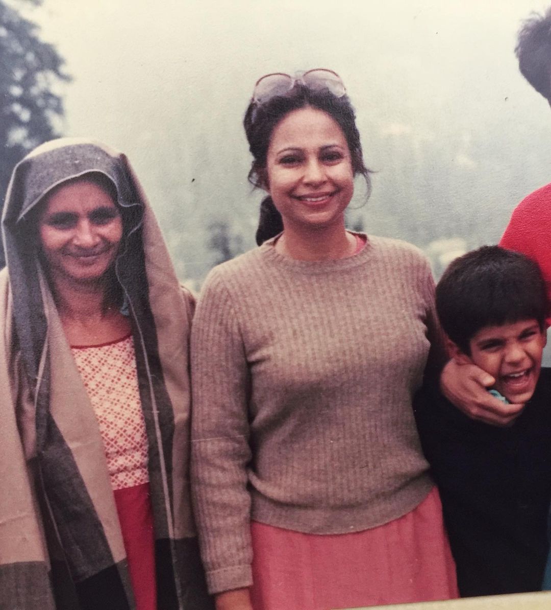 Lovely Photos Of Adnan Malik With His Family | Reviewit.pk