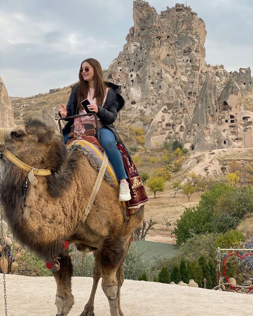Aiman Khan and Muneeb Butt in Capadokia Turkey | Reviewit.pk