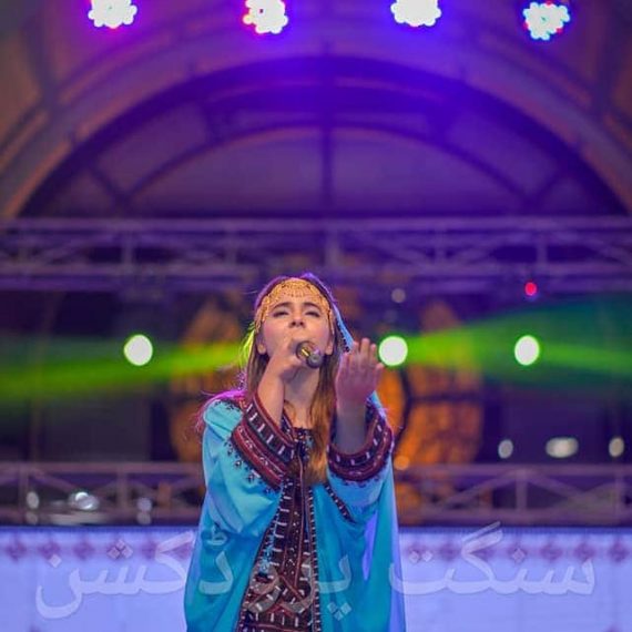 Allay (Munjha Mar Wara) Girl Urooj Fatima | Real Life Pictures ...