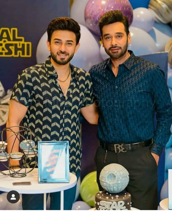 Chalawa Cast In Real Life | Reviewit.pk