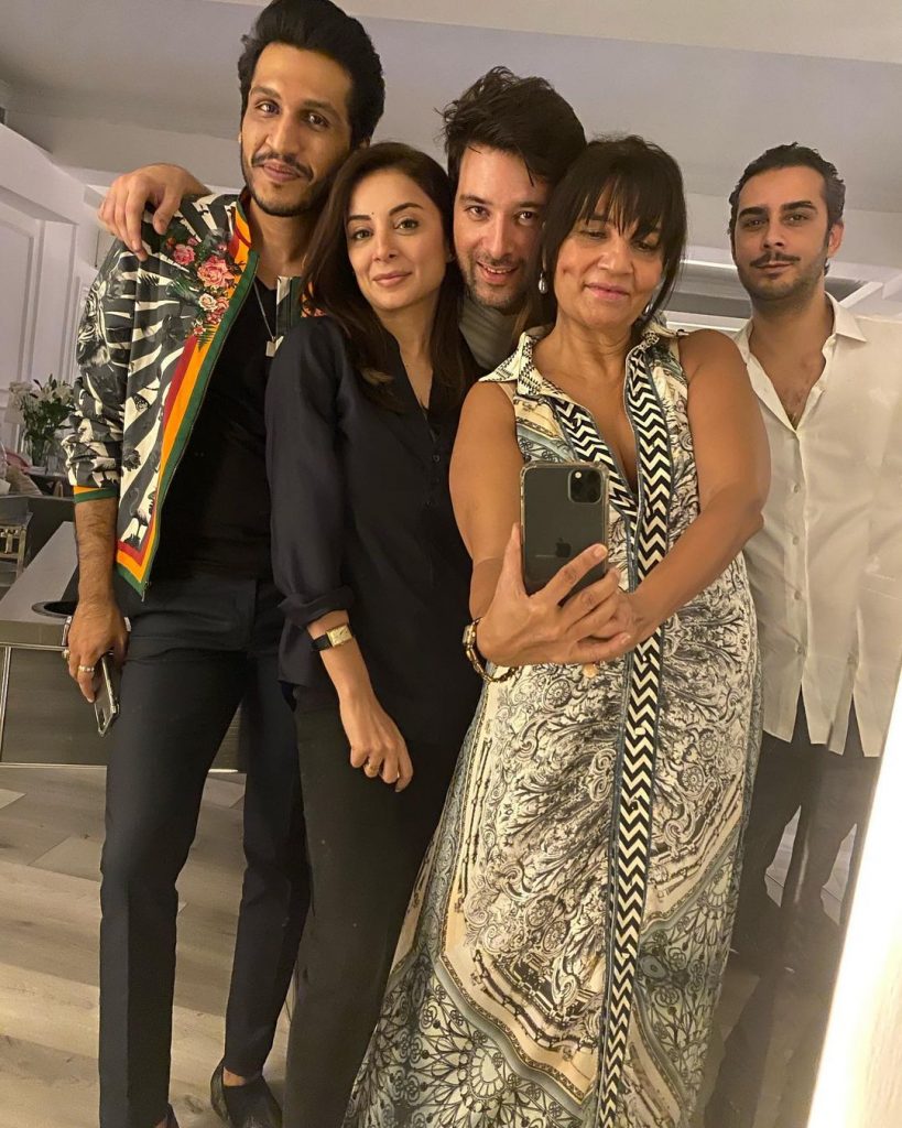 Frieha Altaf Latest Clicks with Celebrities in a Party | Reviewit.pk