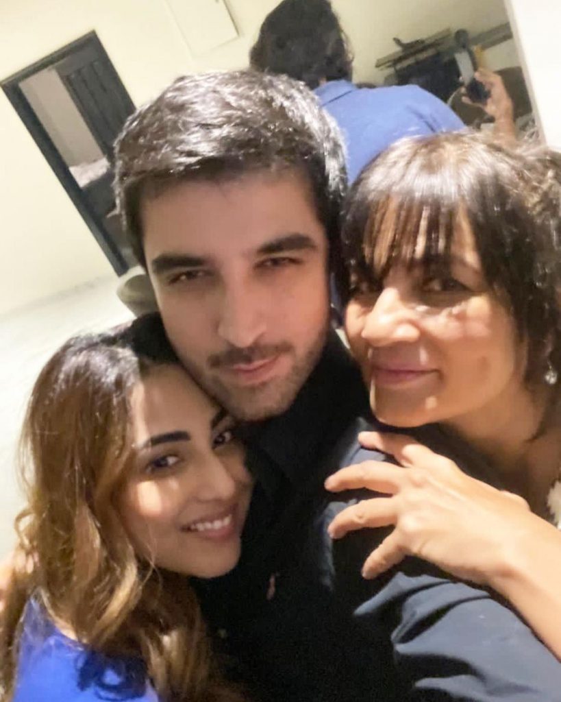 Frieha Altaf Latest Clicks with Celebrities in a Party | Reviewit.pk