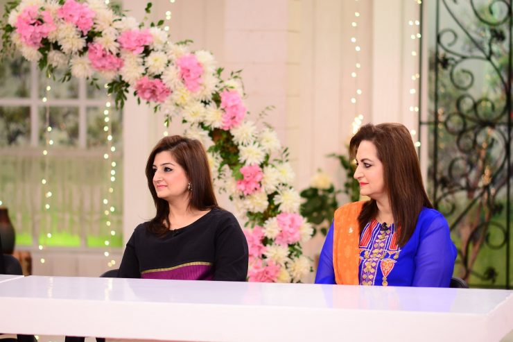 Laila Zuberi and Parveen Akbar Daughters in GMP | Reviewit.pk